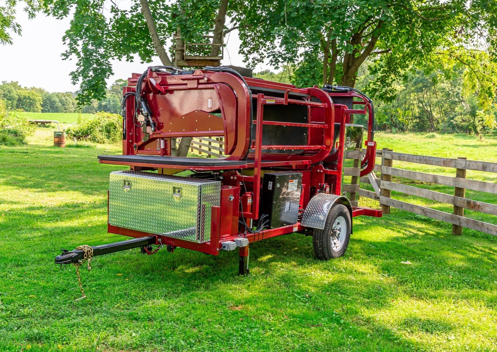 Portable Hoof-Trimming Chute - Tuffy Tables | Professional Hoof ...