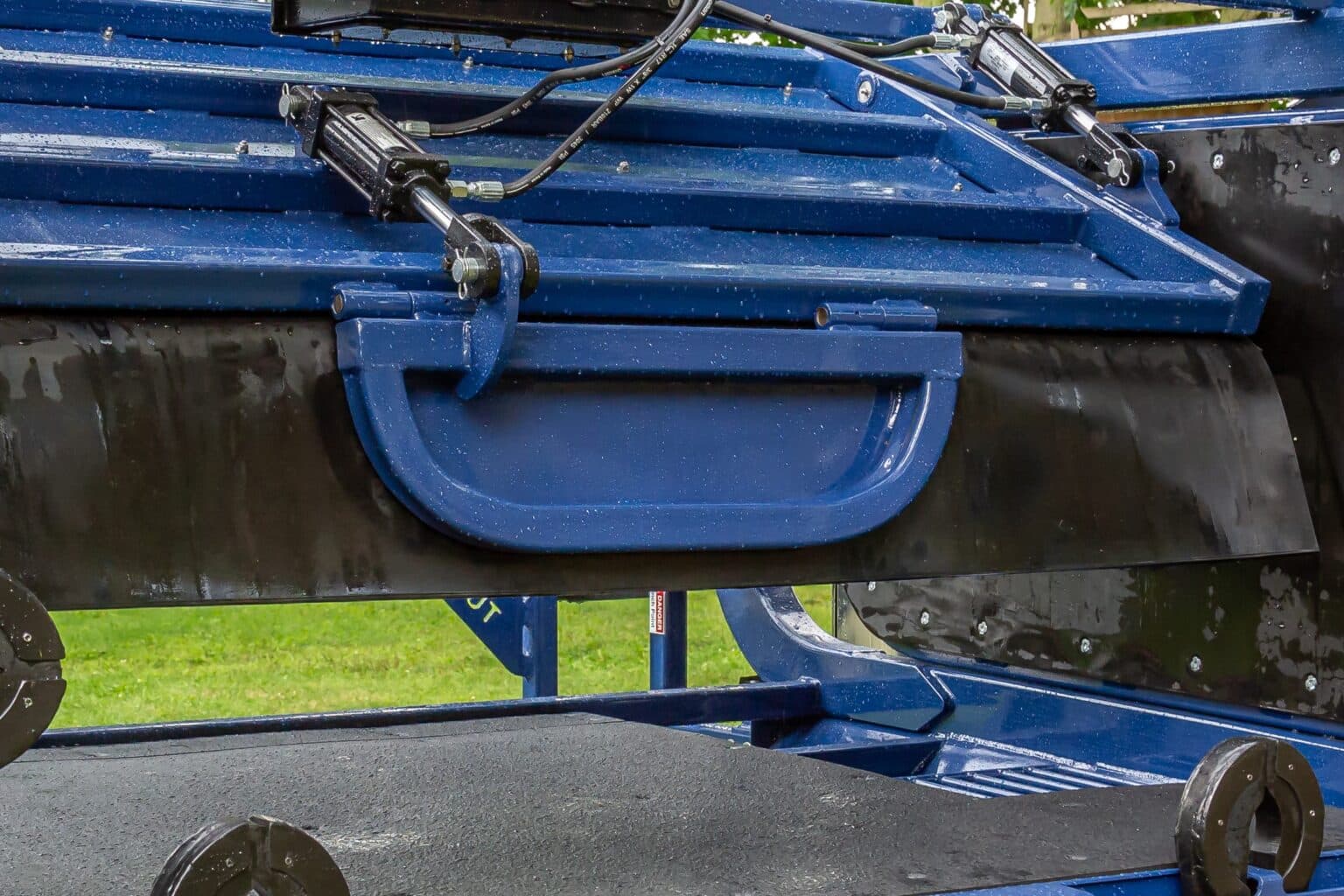 Squeeze Door Flipper - Tuffy Tables | Professional Hoof Trimming Chutes