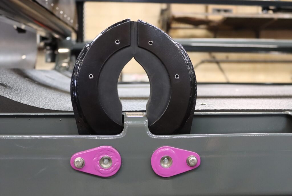 Hydraulic Leg Restraints - Tuffy Tables | Professional Hoof Trimming Chutes