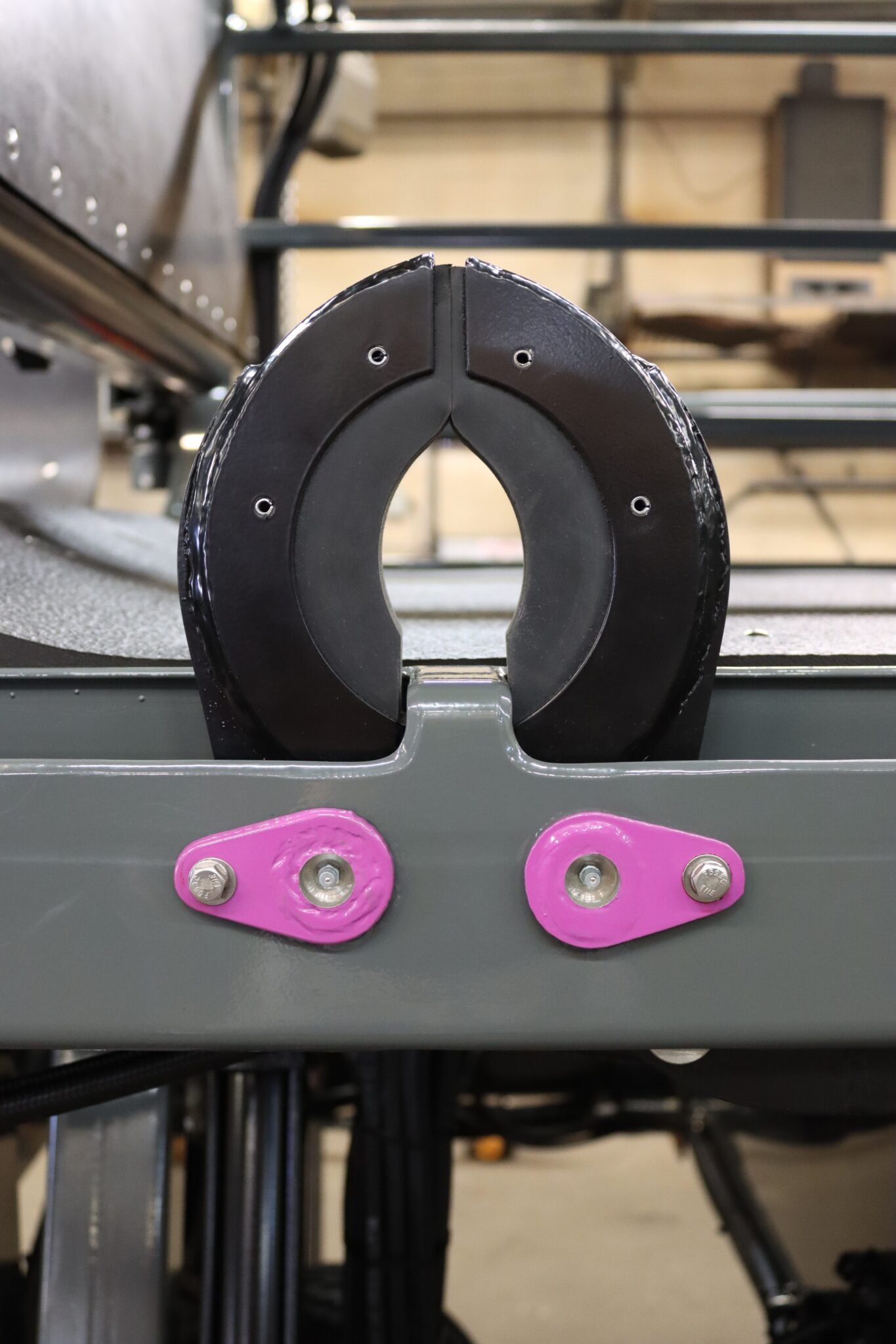 Hydraulic Leg Restraints - Tuffy Tables | Professional Hoof Trimming Chutes