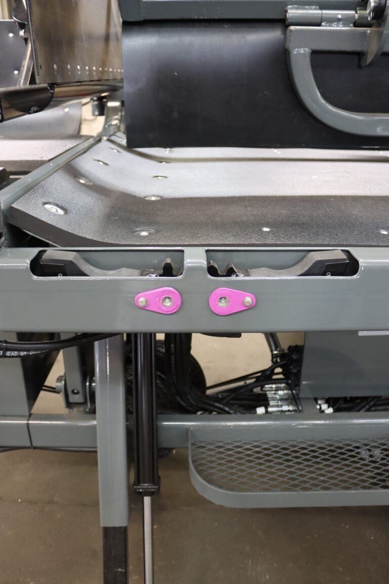Hydraulic Leg Restraints - Tuffy Tables | Professional Hoof Trimming Chutes